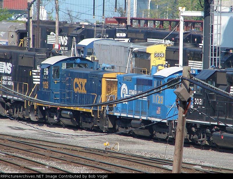 CSX 1128 & 1123